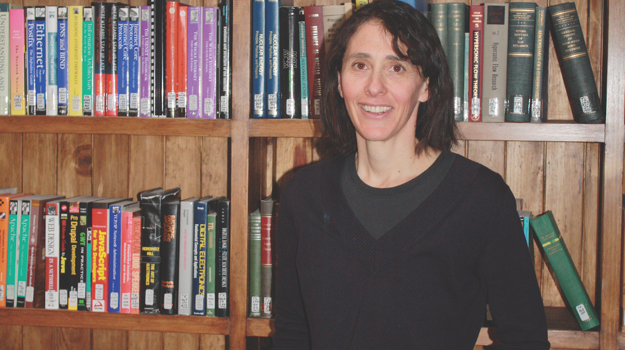 Melanie Mitchell joins Fractal Faculty | Santa Fe Institute