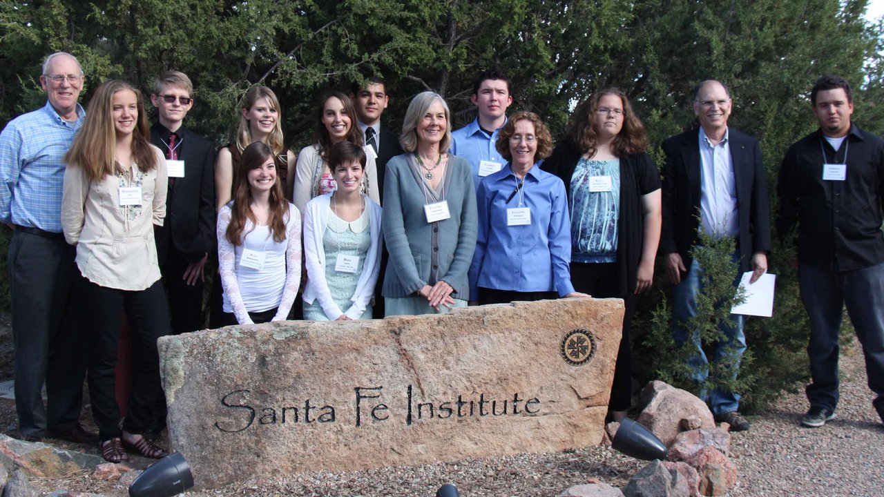 Two teachers, 13 students receive scientific excellence prizes | Santa ...