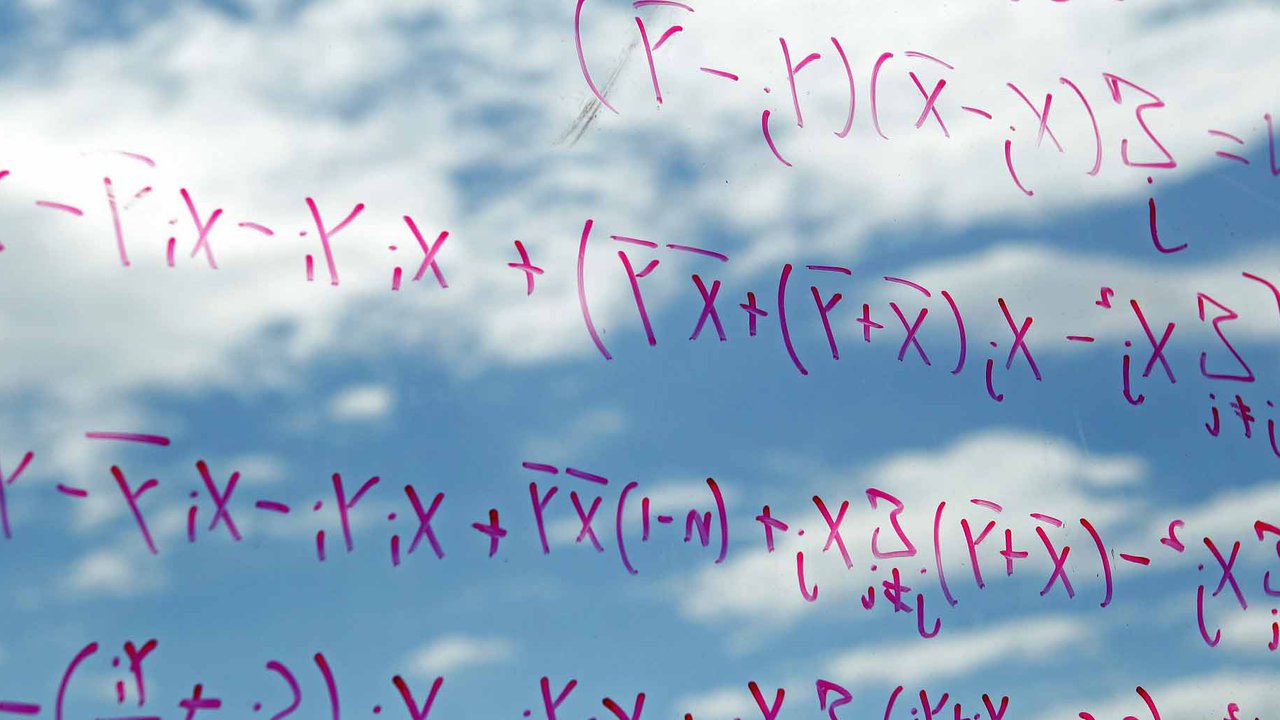 Reporter visits SFI, helps out with 'perplexing math' | Santa Fe Institute